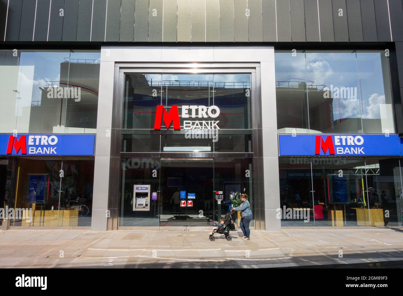 Metro Bank, King's Mall, King Street, Hammersmith, London, W6, England ...