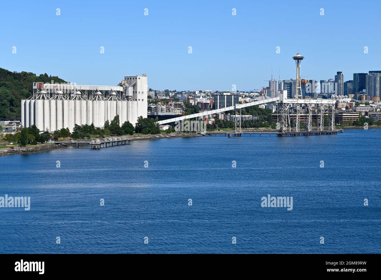 Port of seattle skyline hi-res stock photography and images - Alamy