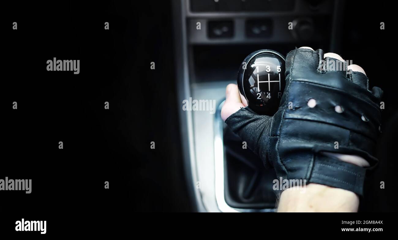 Gear lever. Manual Transmission. Hand on the gear shift in a car Stock ...