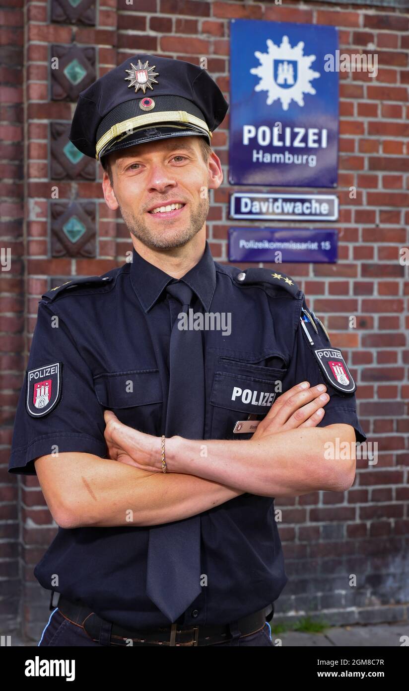 Hamburg, Germany. 17th Sep, 2021. Police Senior Superintendent ...