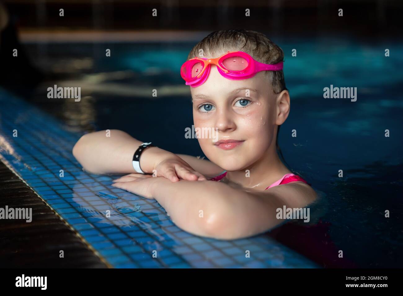 Swimmer dark background hi-res stock photography and images - Alamy
