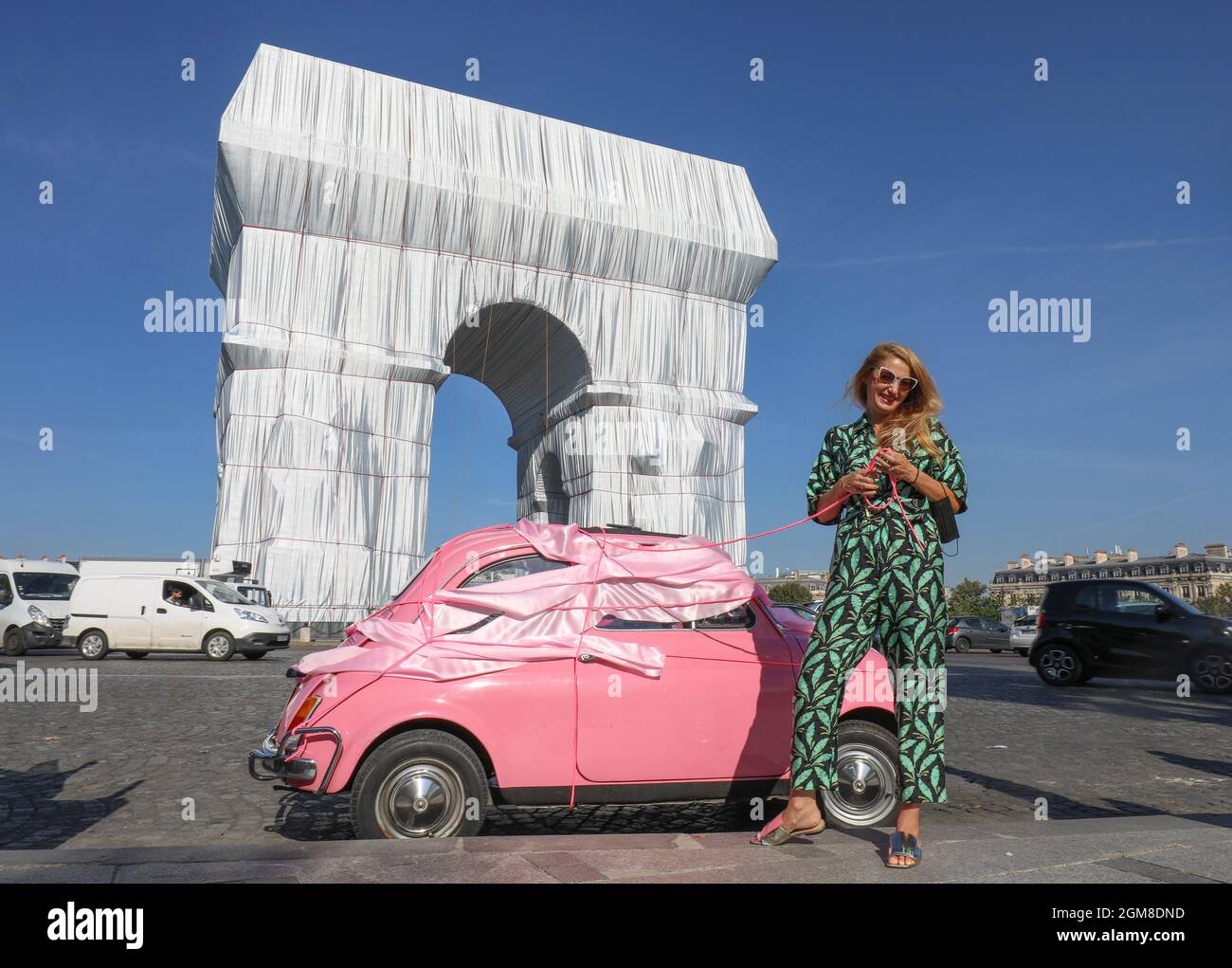 Wrapped fiat 500 hi-res stock photography and images - Alamy