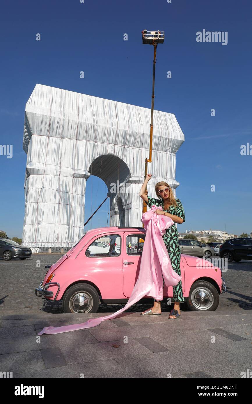 Wrapped fiat 500 hi-res stock photography and images - Alamy