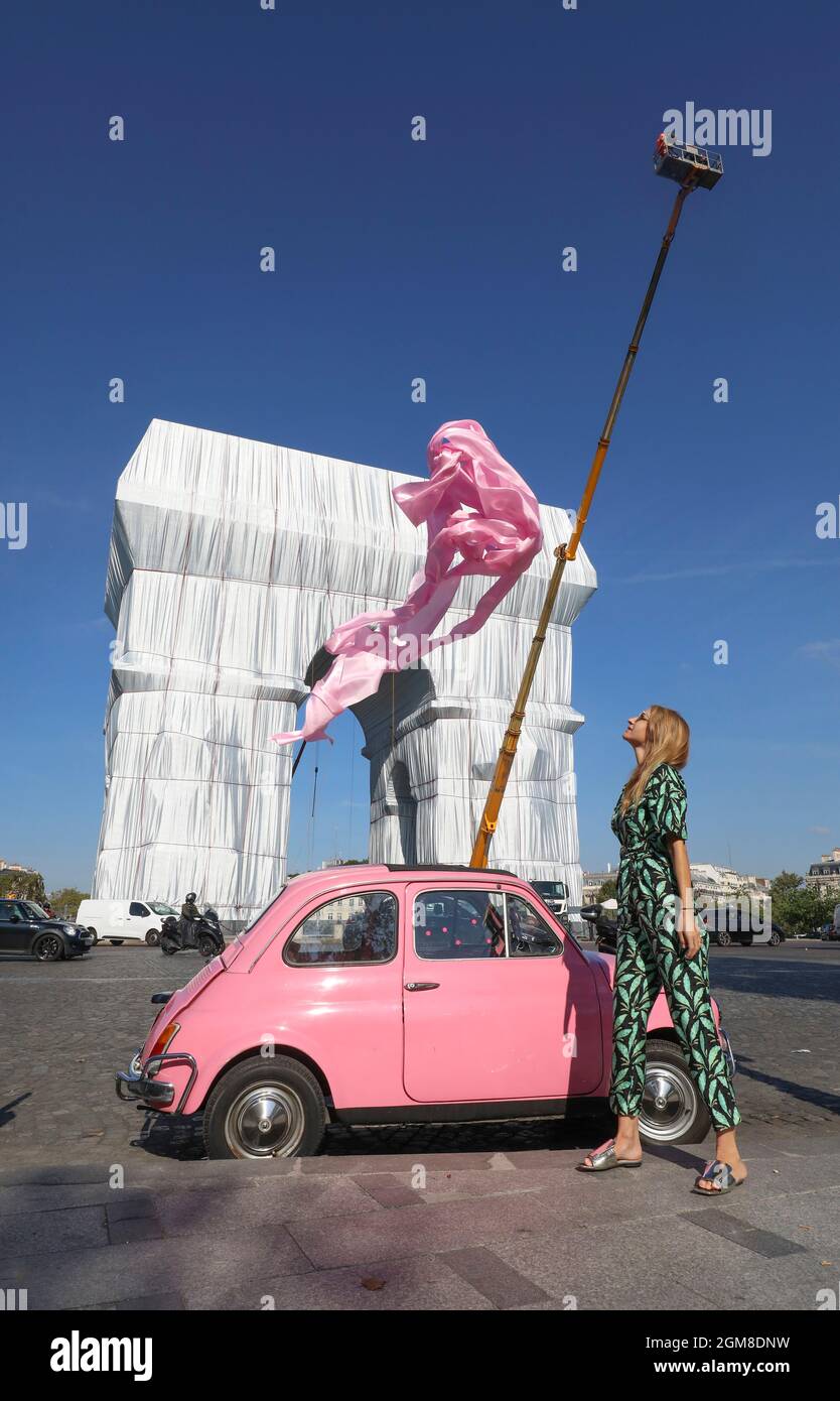 Wrapped fiat 500 hi-res stock photography and images - Alamy