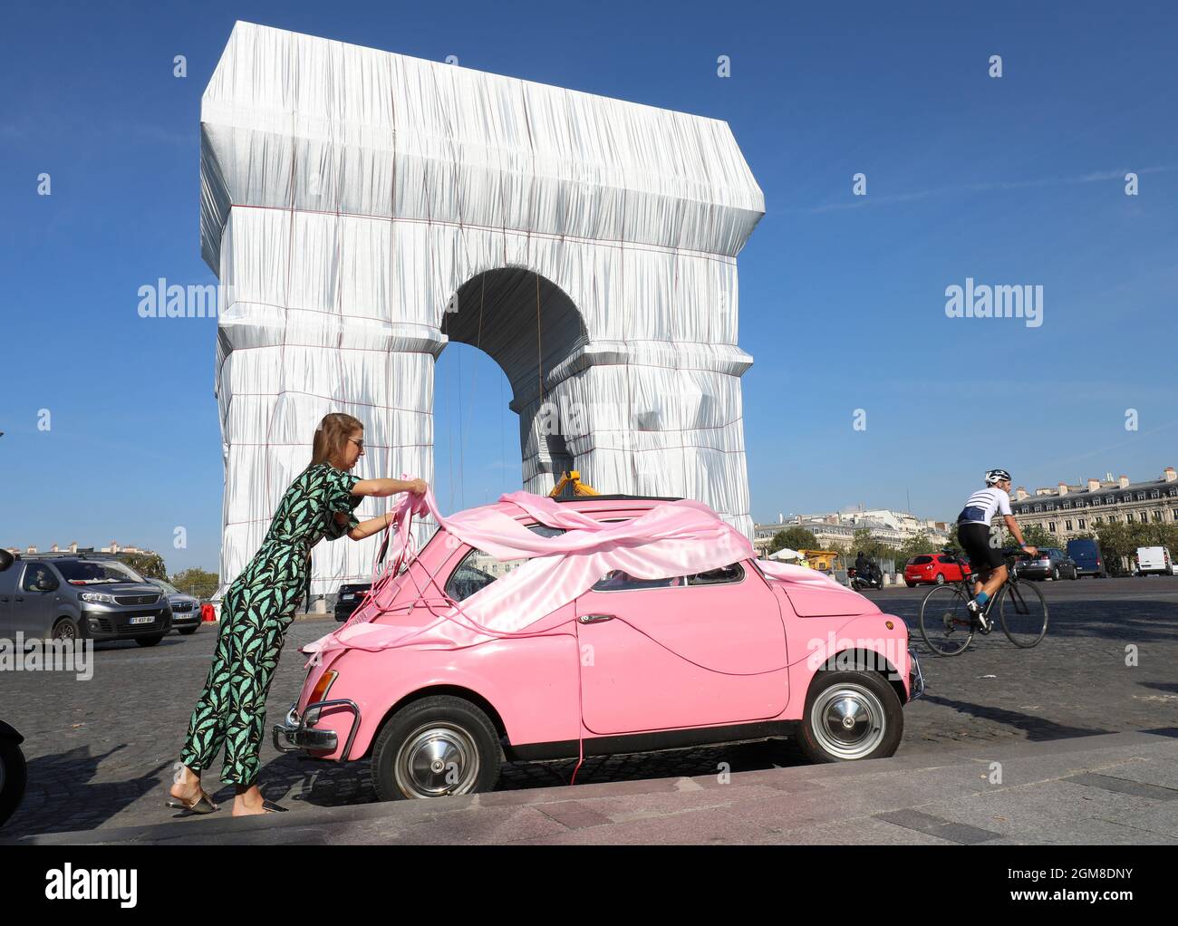 Wrapped fiat 500 hi-res stock photography and images - Alamy