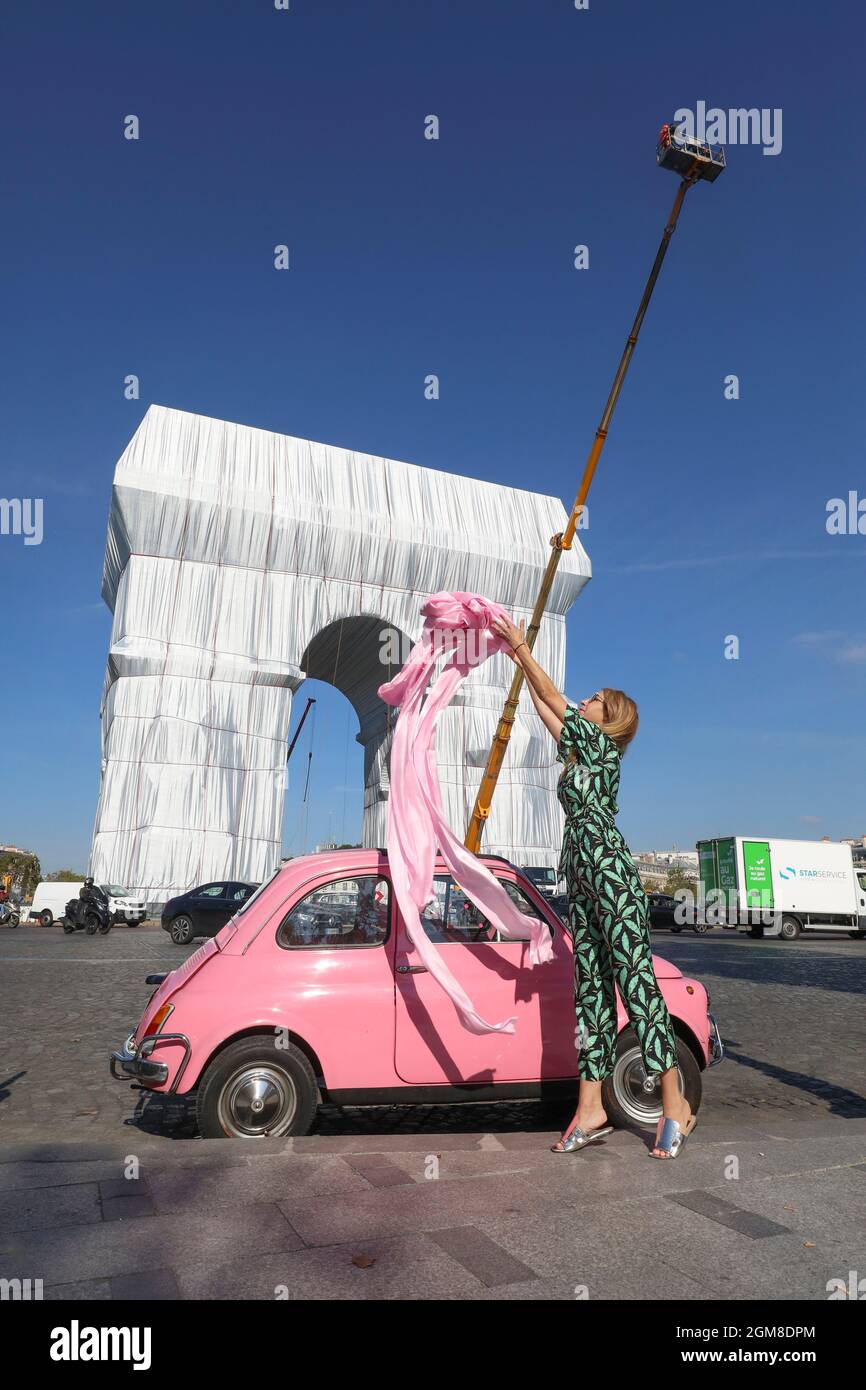 Wrapped fiat 500 hi-res stock photography and images - Alamy