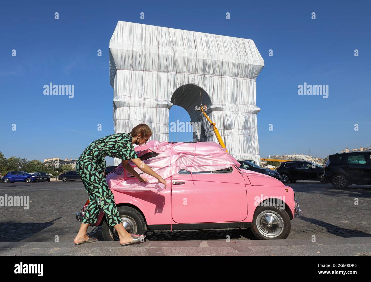 Wrapped fiat 500 hi-res stock photography and images - Alamy