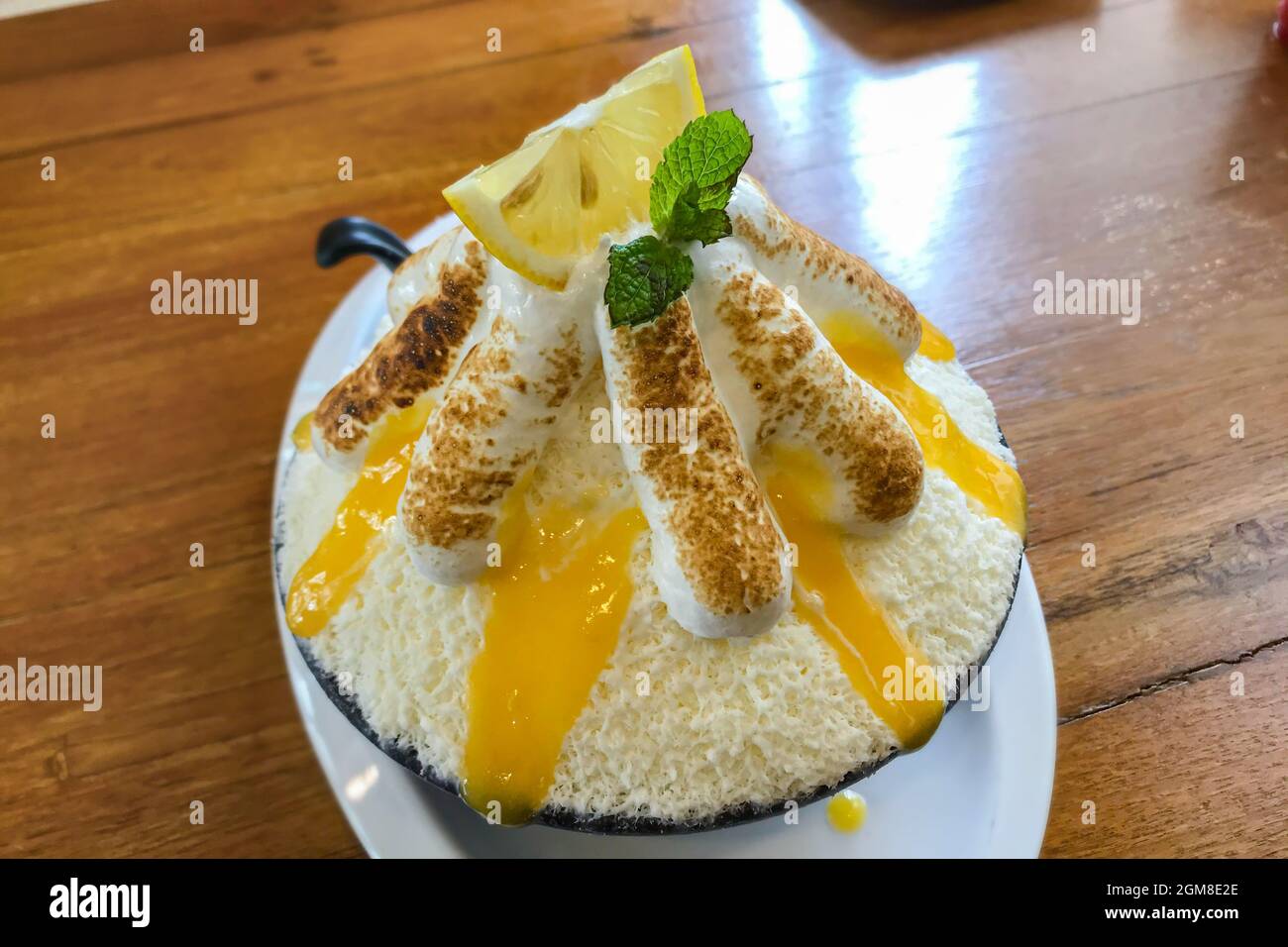Lemon Bingsu fruit dessert for quenching thirst Stock Photo - Alamy
