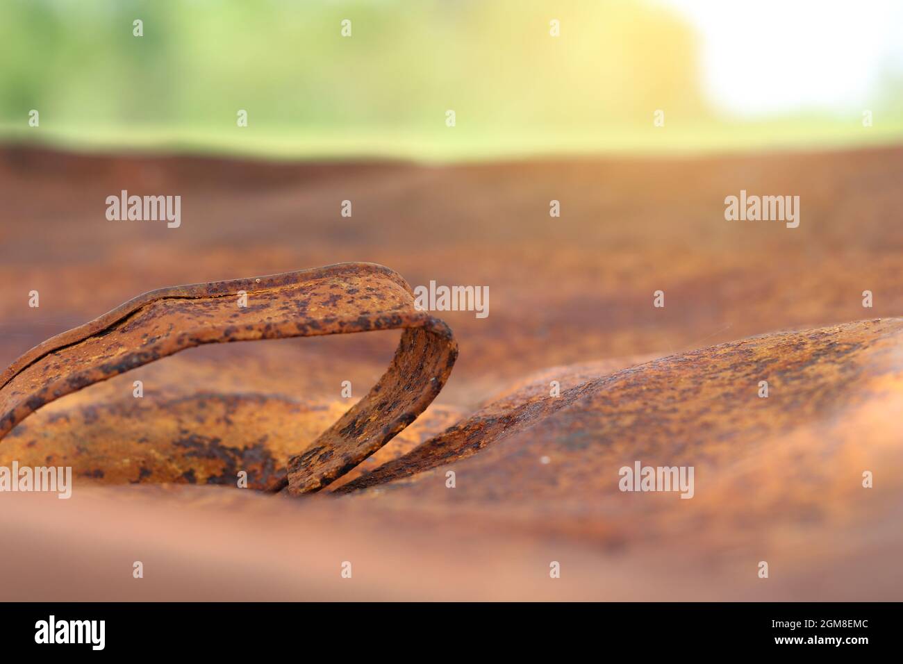 Rusty tin lid hi-res stock photography and images - Alamy