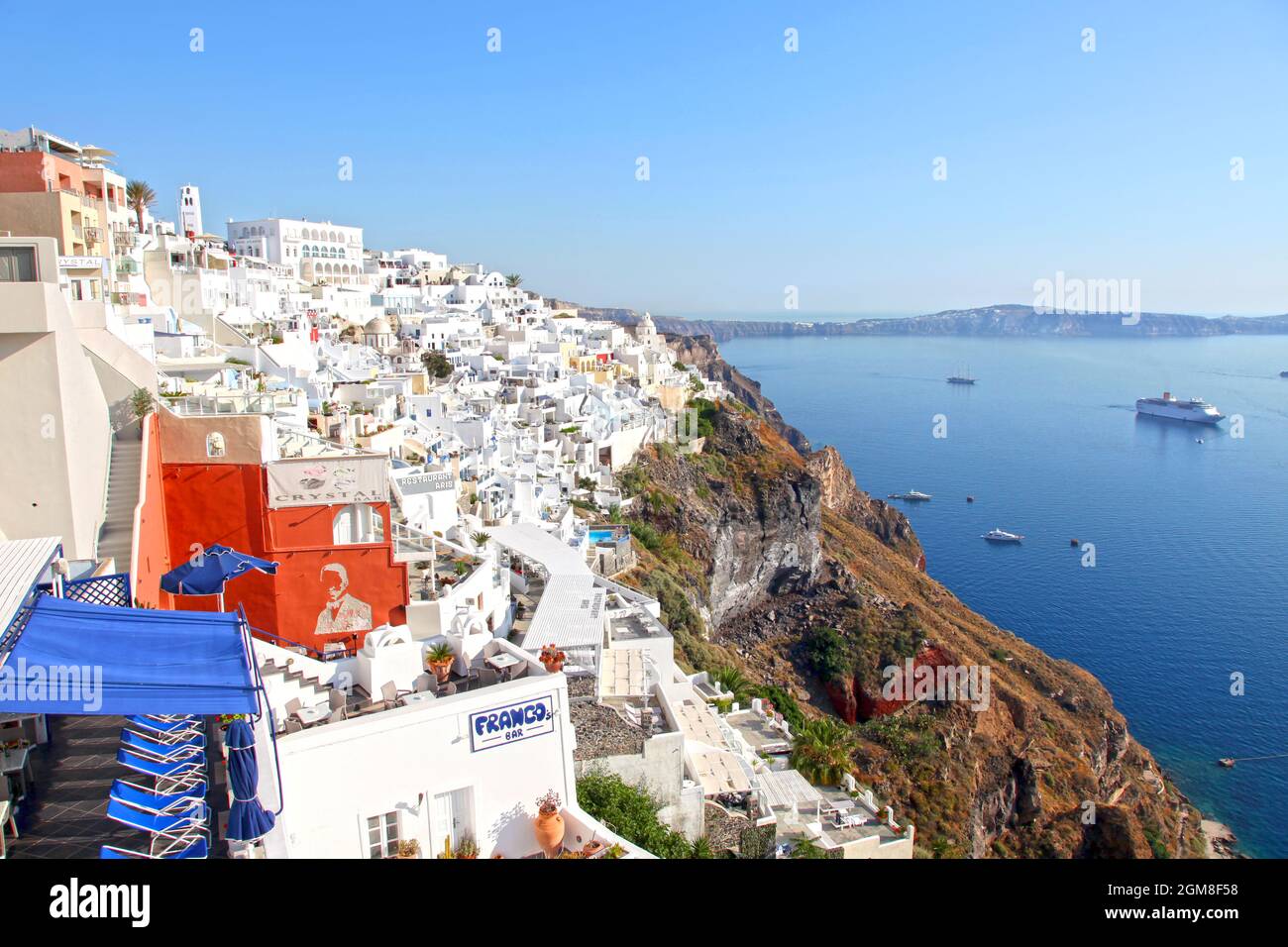 Santorini white buildings hi-res stock photography and images - Alamy