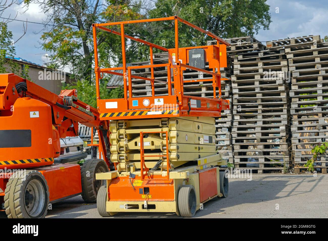 Scissor Lift Elevator Platform Cherry Picker Construction Machine ...