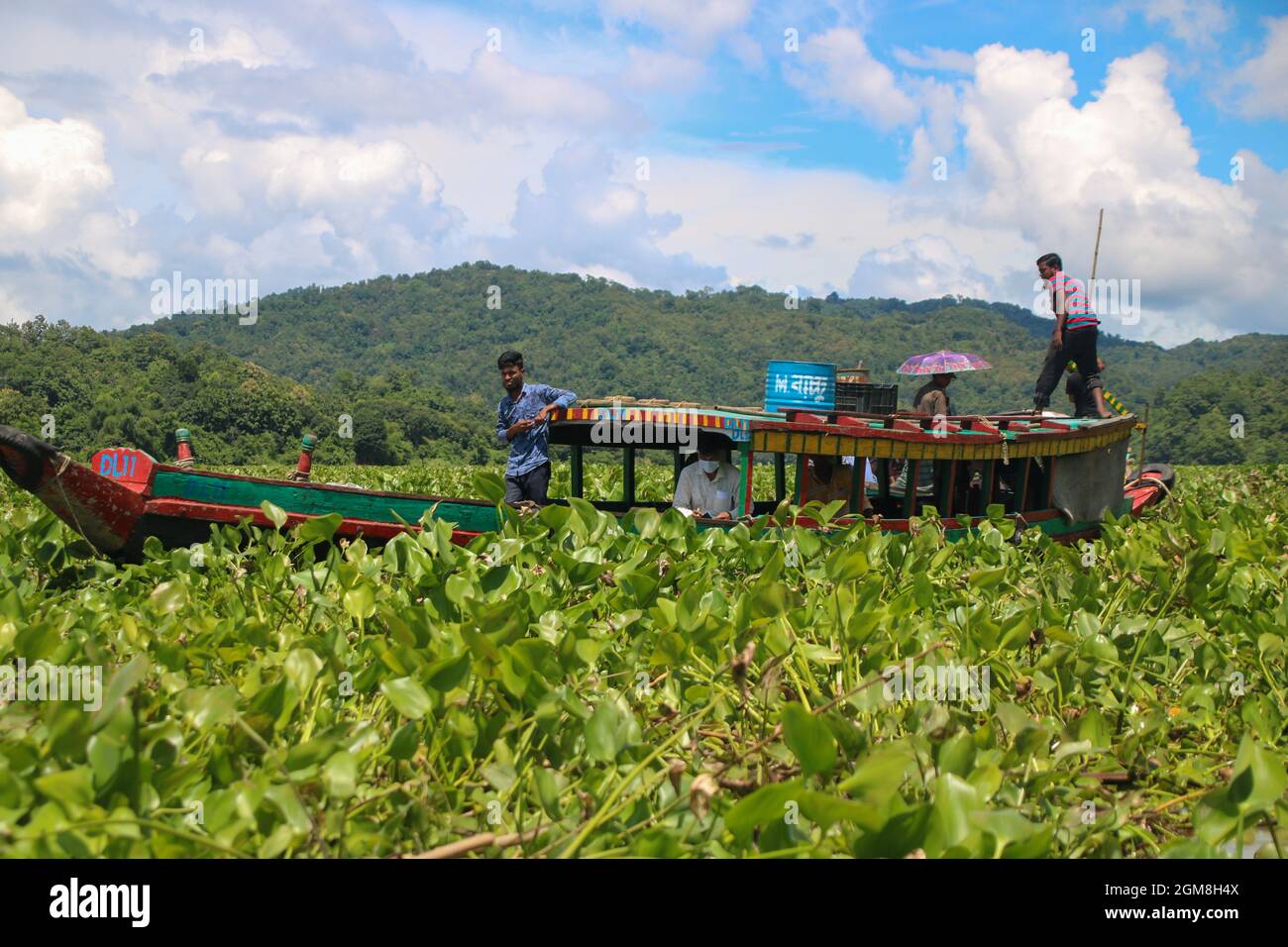The lifestyle of boatman Stock Photo - Alamy