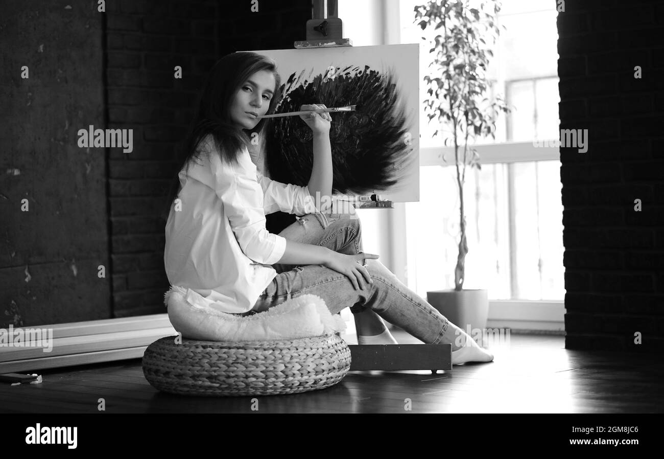 Female model posing artist in Black and White Stock Photos & Images - Alamy