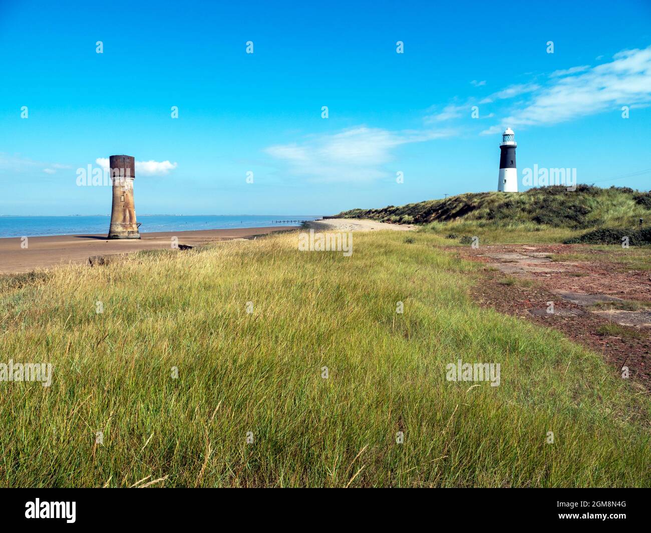 Spurn point beach lighthouse hi-res stock photography and images - Alamy