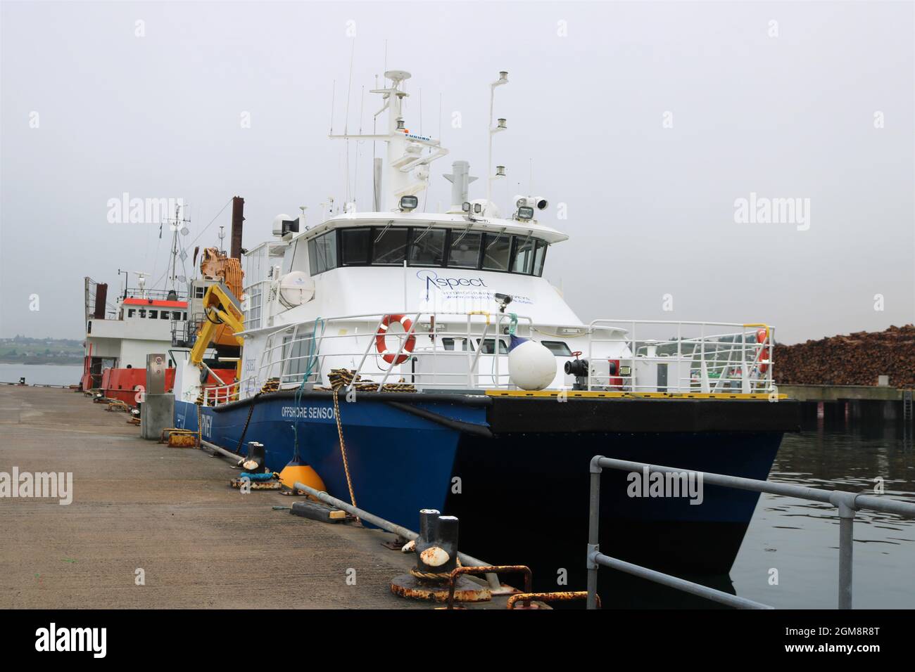 Scrabster Harbour - Survey Ship Stock Photo - Alamy