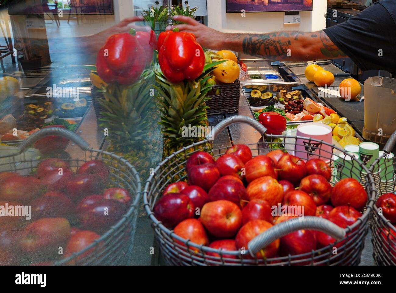 MIAMI BEACH, FL -23 APR 2021- View of a Joe and the Juice store in ...