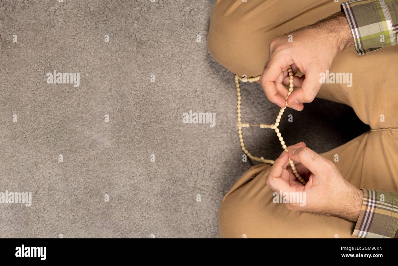 Islamic praying hands hi-res stock photography and images - Alamy