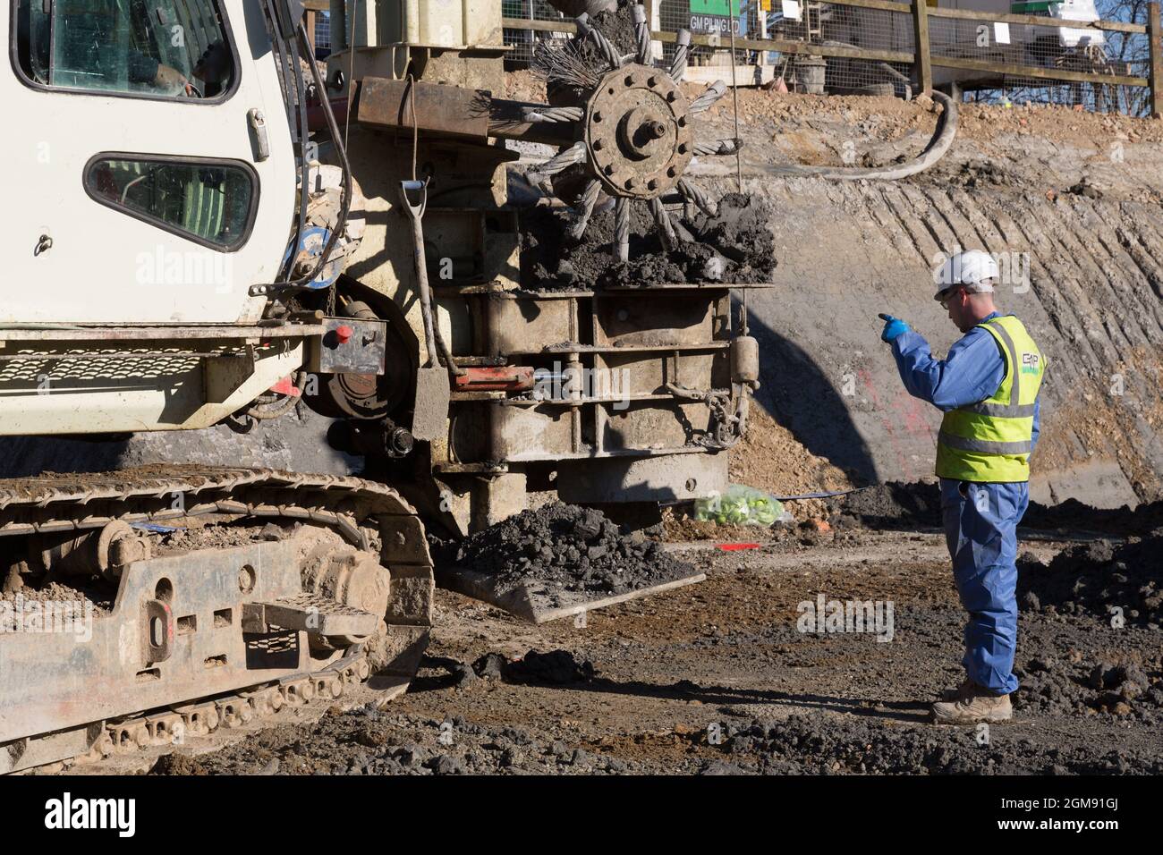 Piling rig hi-res stock photography and images - Alamy