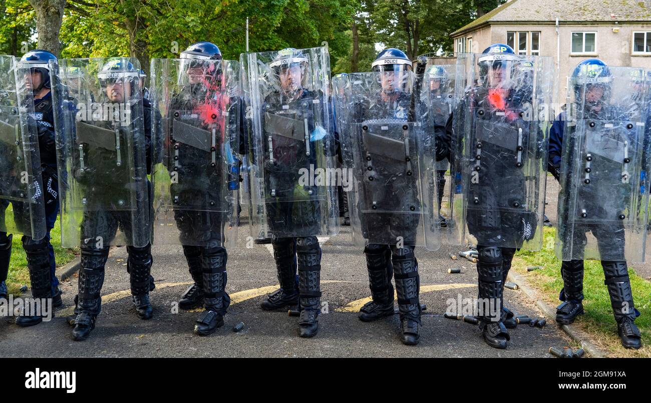 Riot police uk hi-res stock photography and images - Alamy