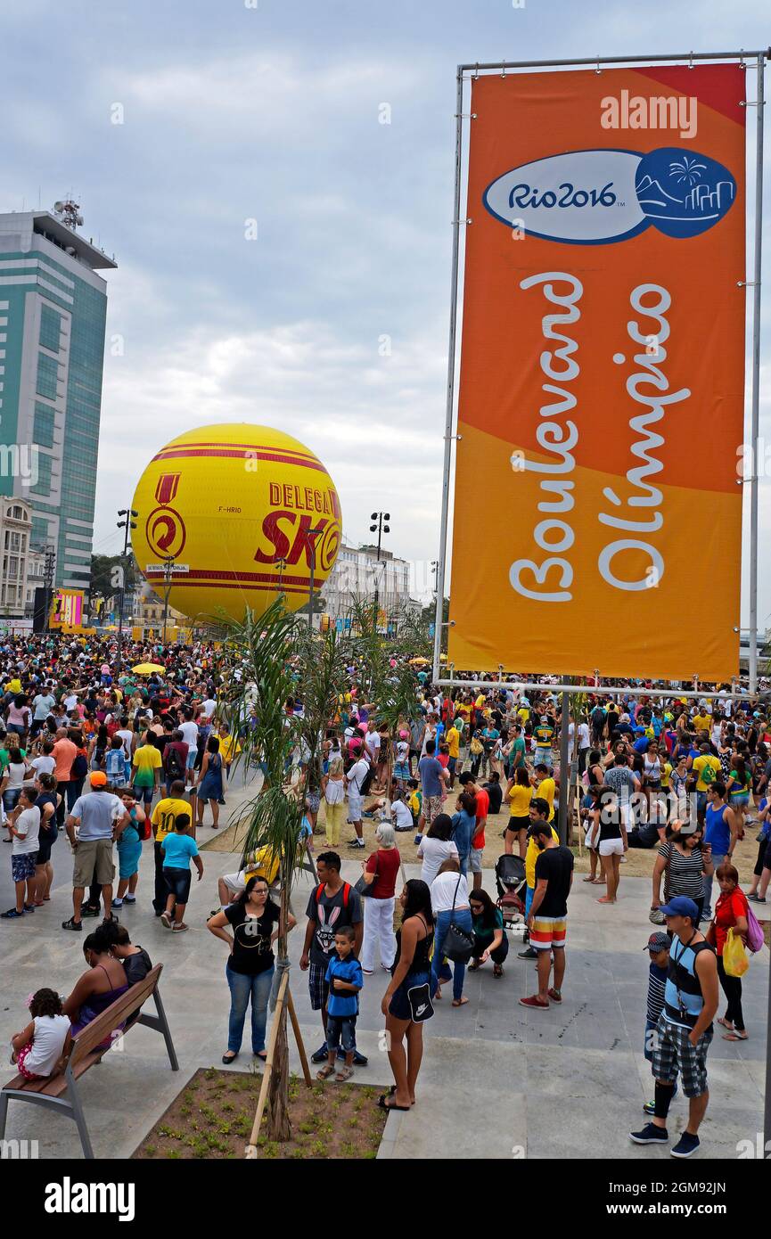 RIO DE JANEIRO, BRAZIL - AUGUST 20, 2016: People having fun at the ...