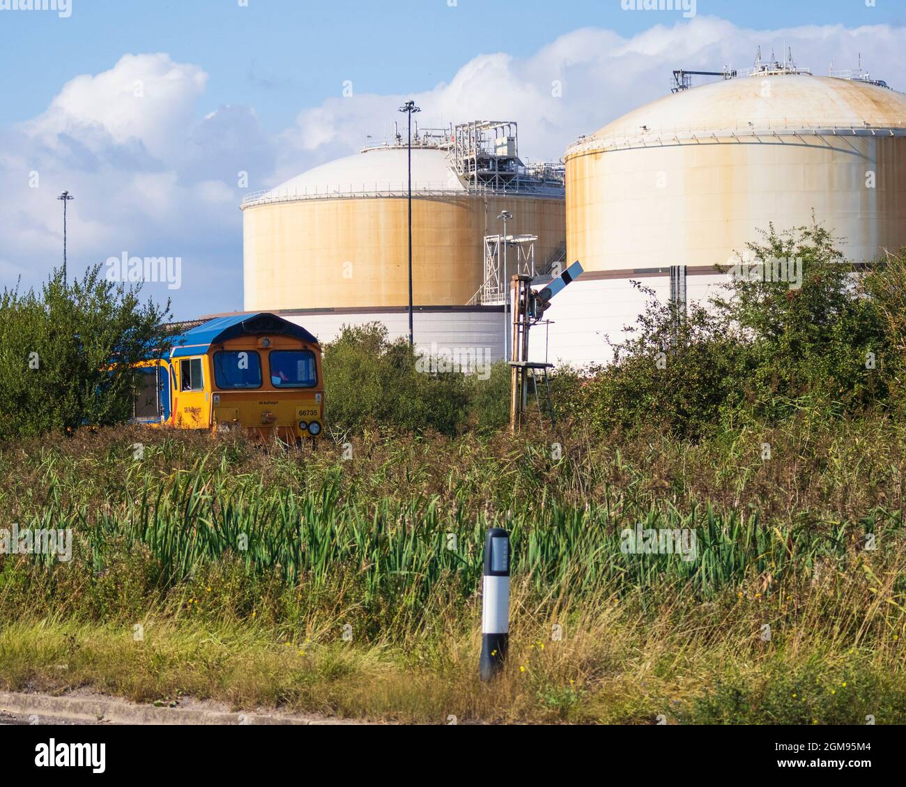 Liquid natural gas tanks hi-res stock photography and images - Alamy