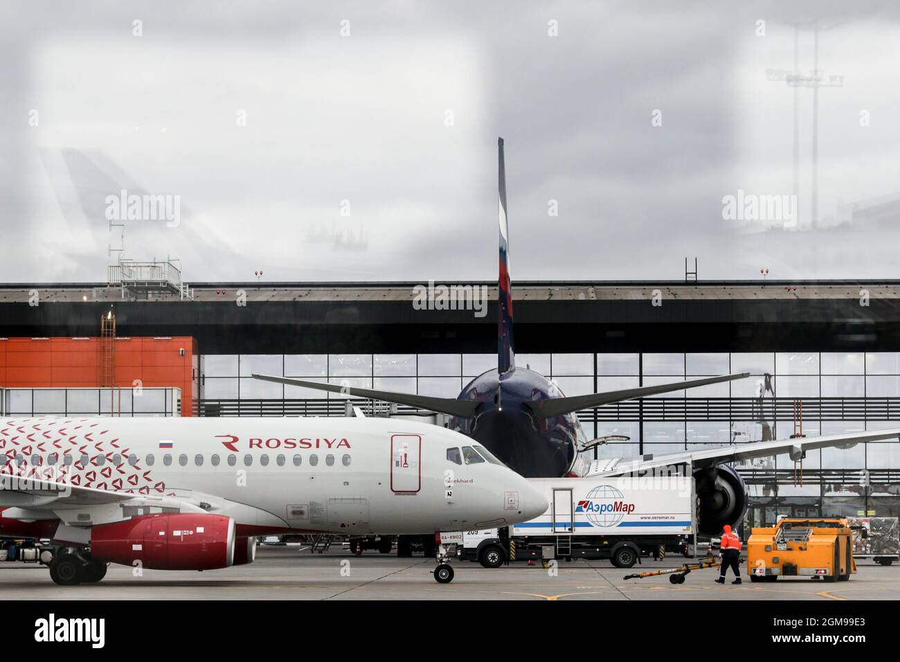 Sukhoi superjet 100 hi-res stock photography and images - Alamy