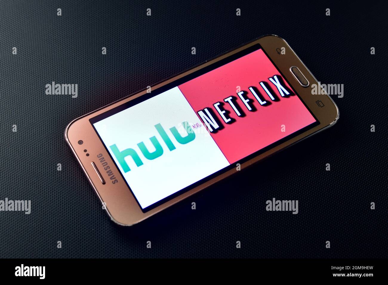 Hulu vs netflix hi-res stock photography and images - Alamy
