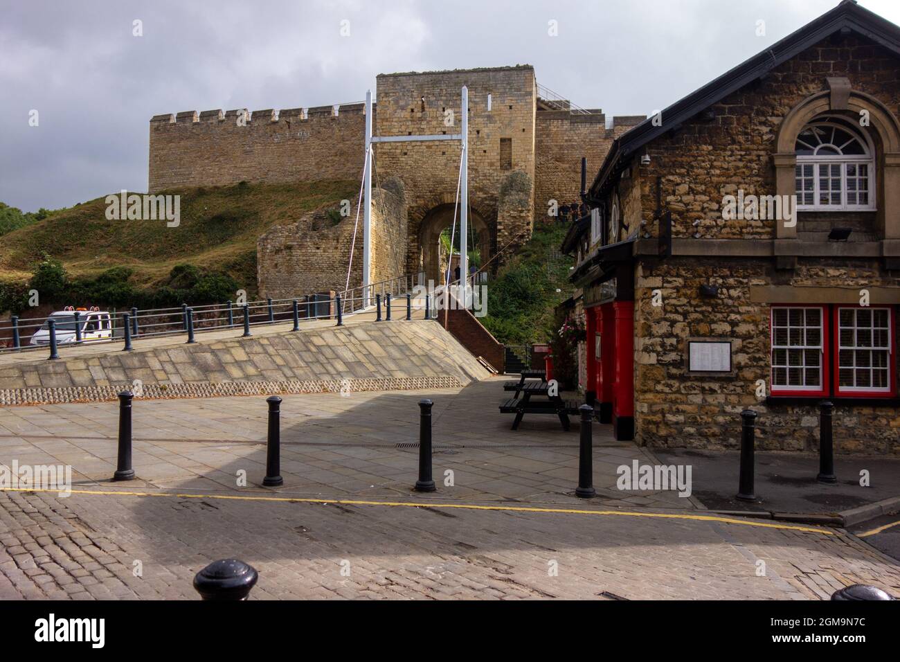 West gate Lincoln Catsle Stock Photo - Alamy