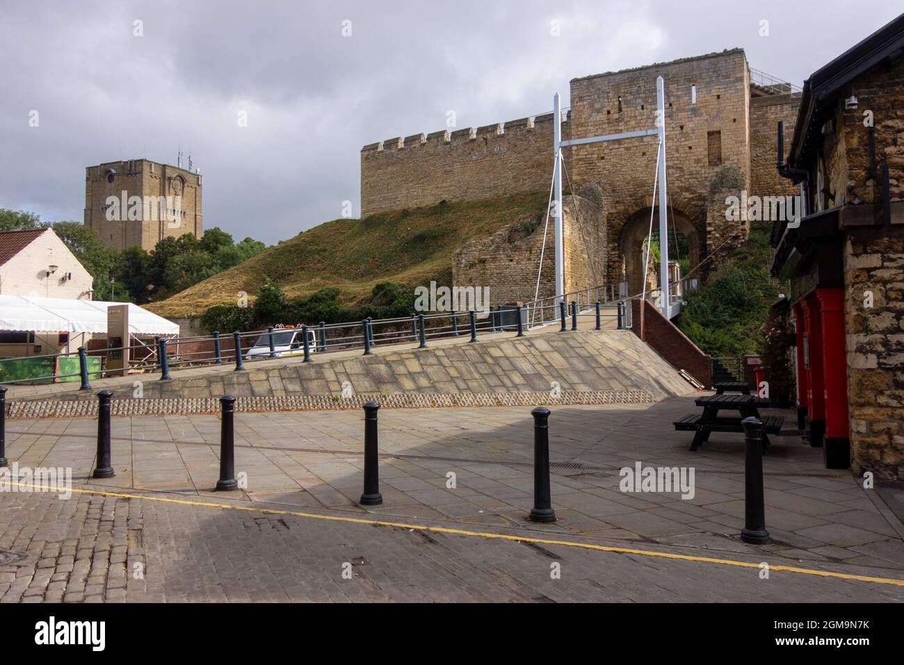 Lincoln west gate High Resolution Stock Photography and Images - Alamy