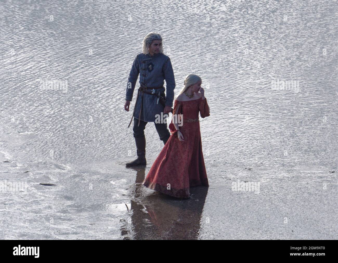 Milly alcock theo nate hi-res stock photography and images - Alamy