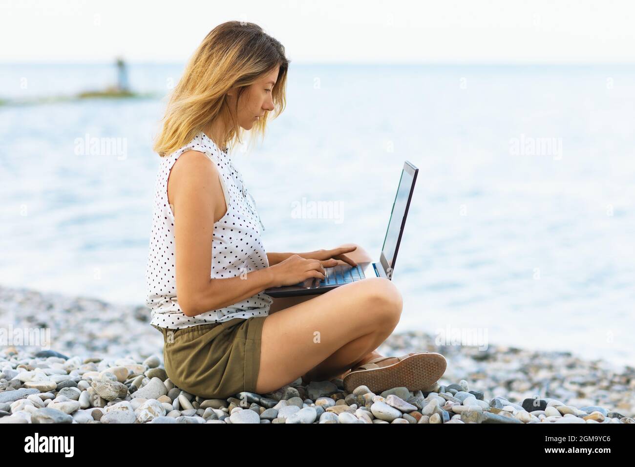 Remote work beach hi-res stock photography and images - Alamy