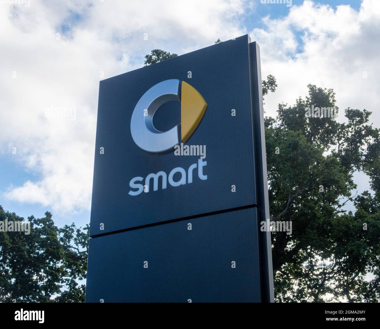 Smart car logo and sign outside car dealer showroom, Exeter Stock Photo ...