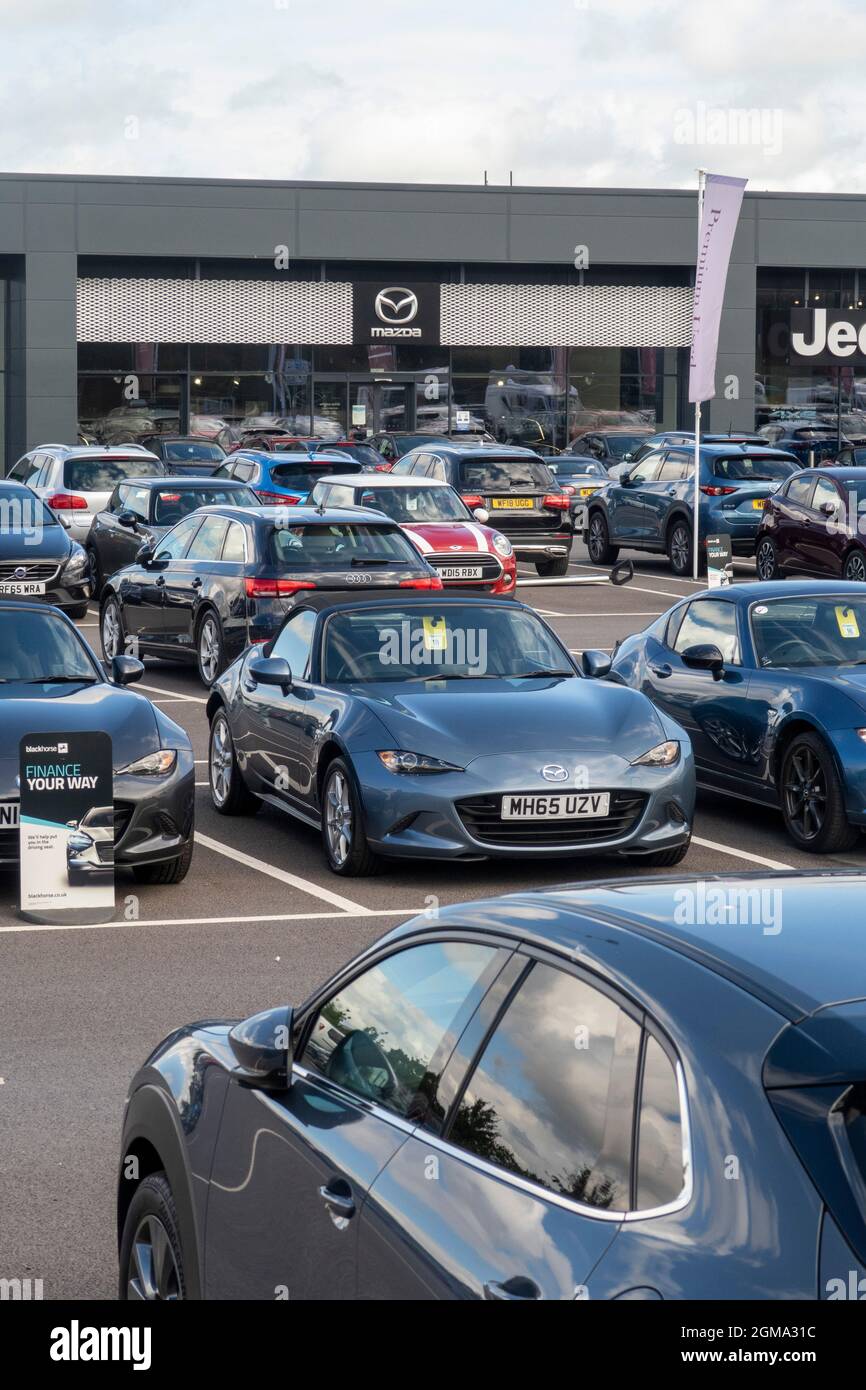Car sales forecourt hi-res stock photography and images - Alamy