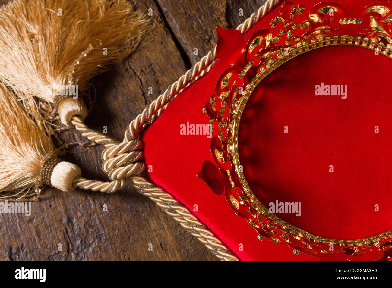 Medieval regalia hi-res stock photography and images - Alamy