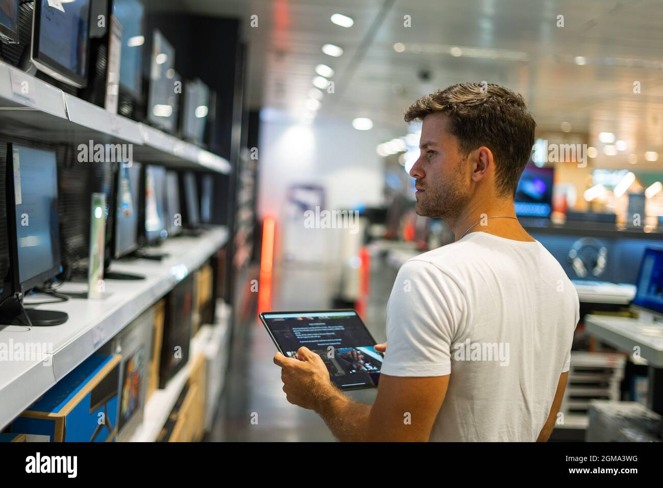 Electronic store hi-res stock photography and images - Alamy