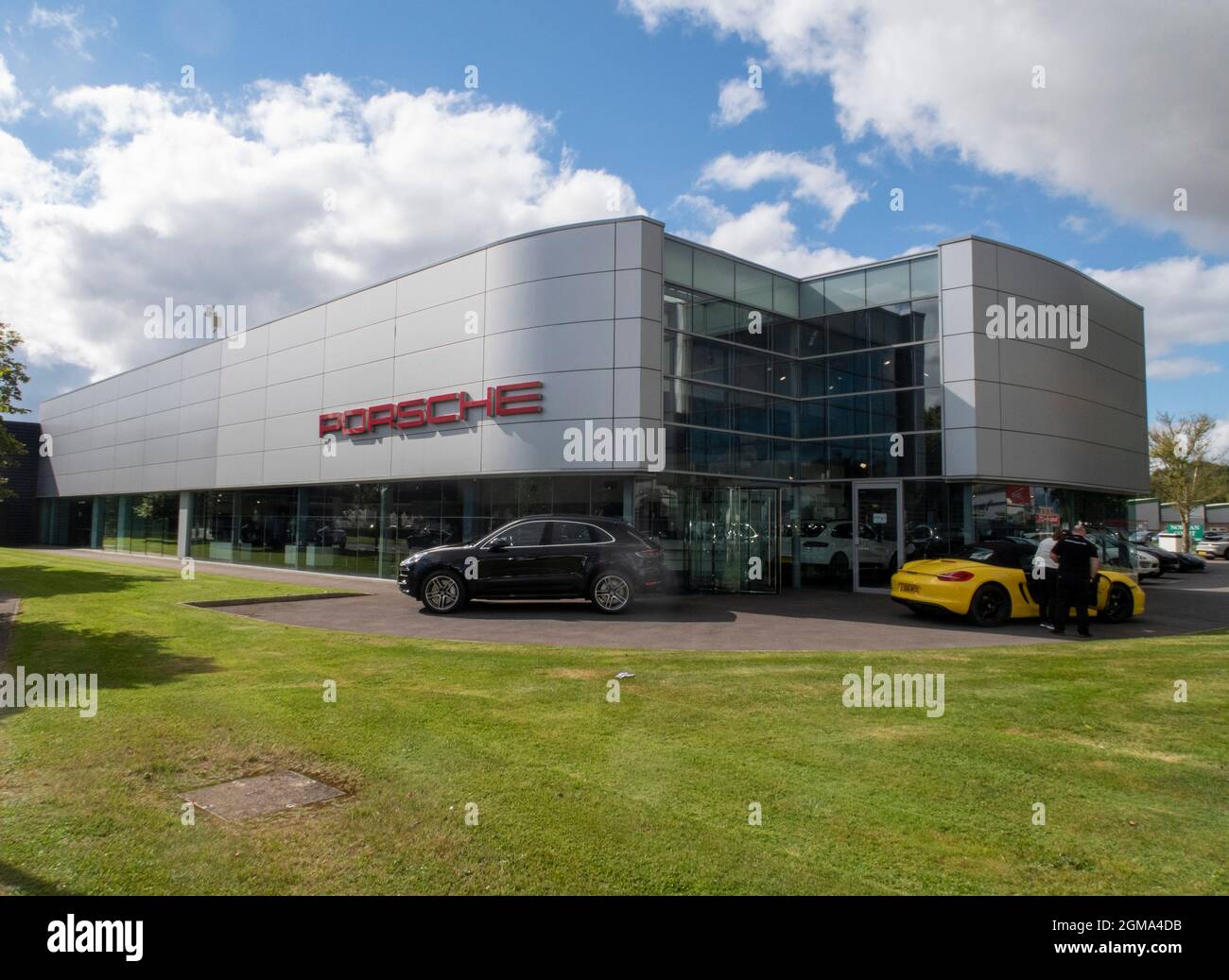 Porsche dealership sign hi-res stock photography and images - Alamy