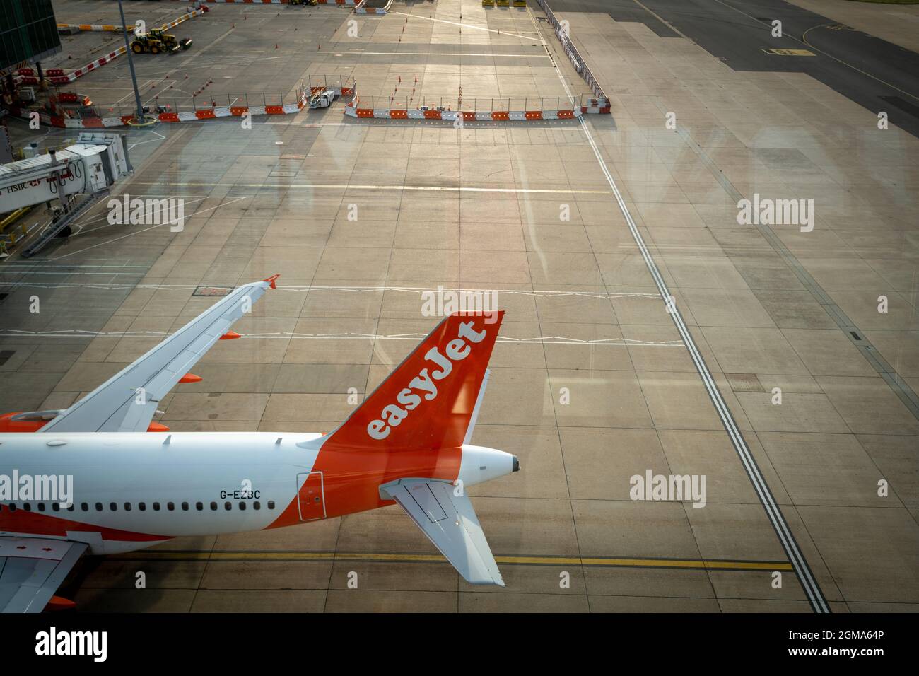 Easyjet plane from above hi-res stock photography and images - Alamy