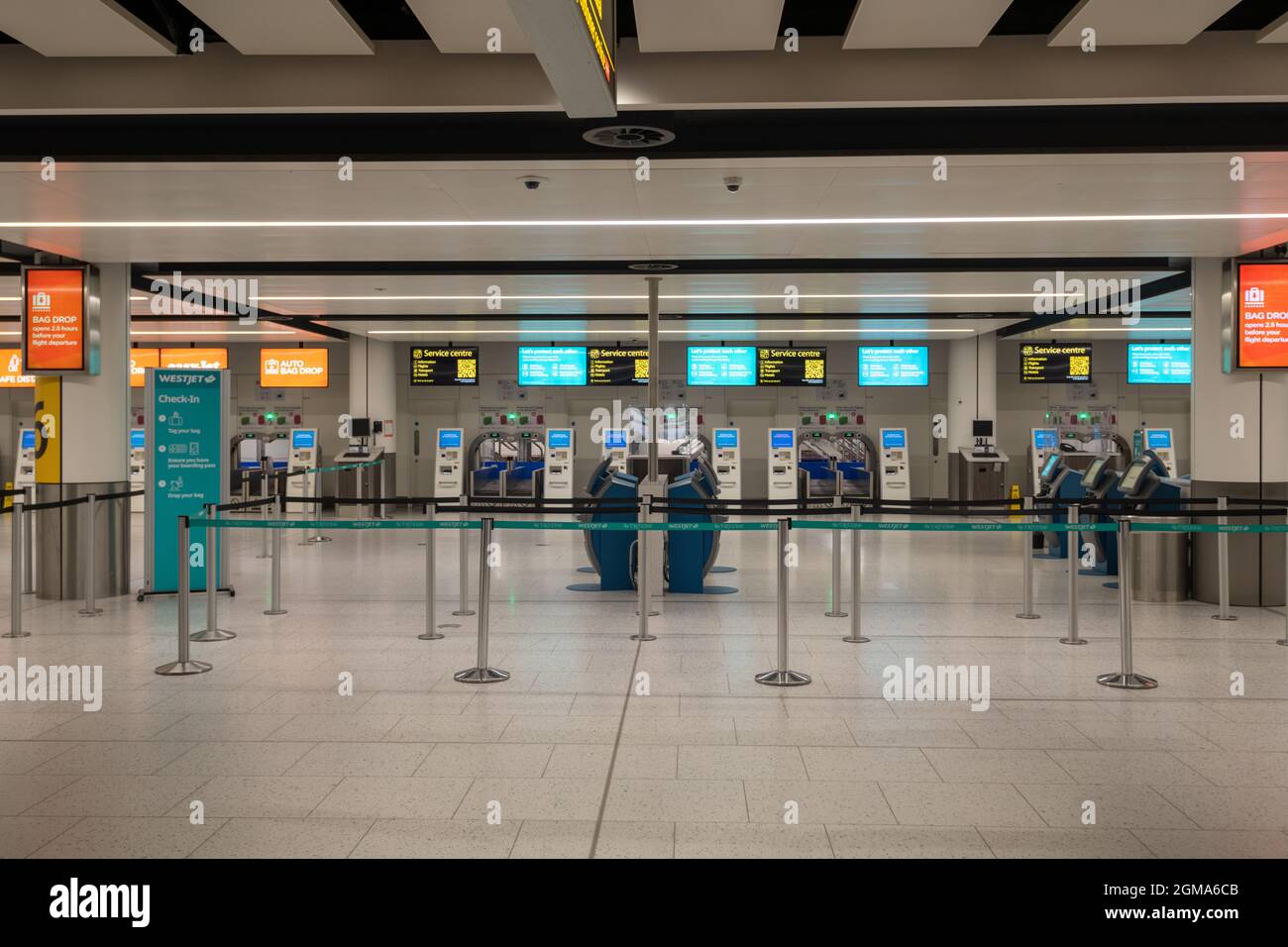 Check in terminals hi-res stock photography and images - Alamy