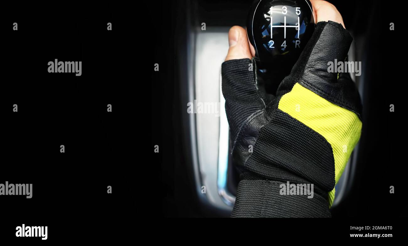 Gear lever. Manual Transmission. Hand on the gear shift in a car Stock ...