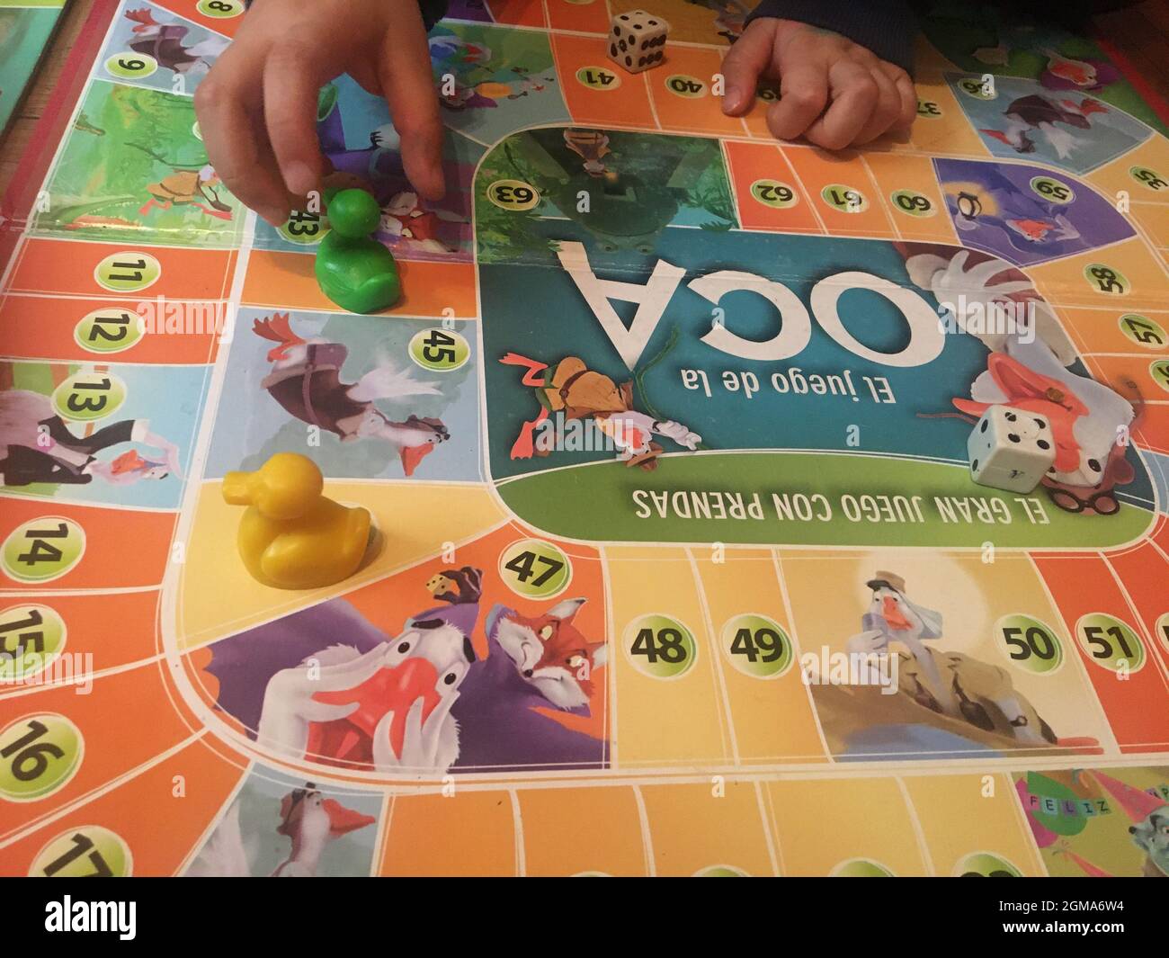 Children playing game board hi-res stock photography and images - Alamy
