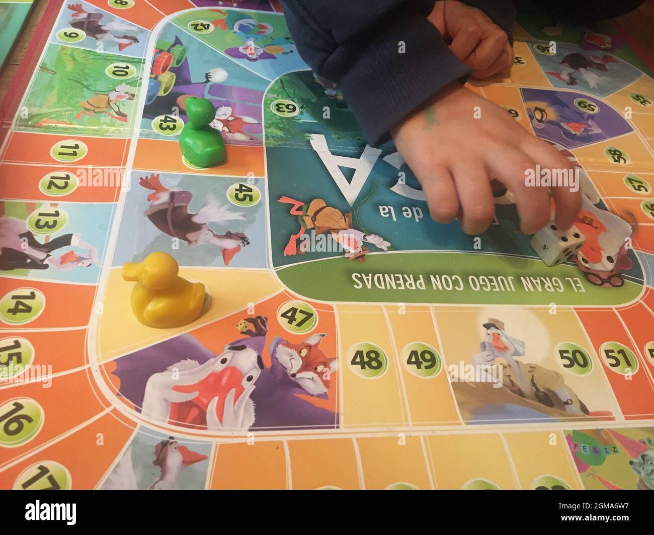 children playing a board game Stock Photo - Alamy