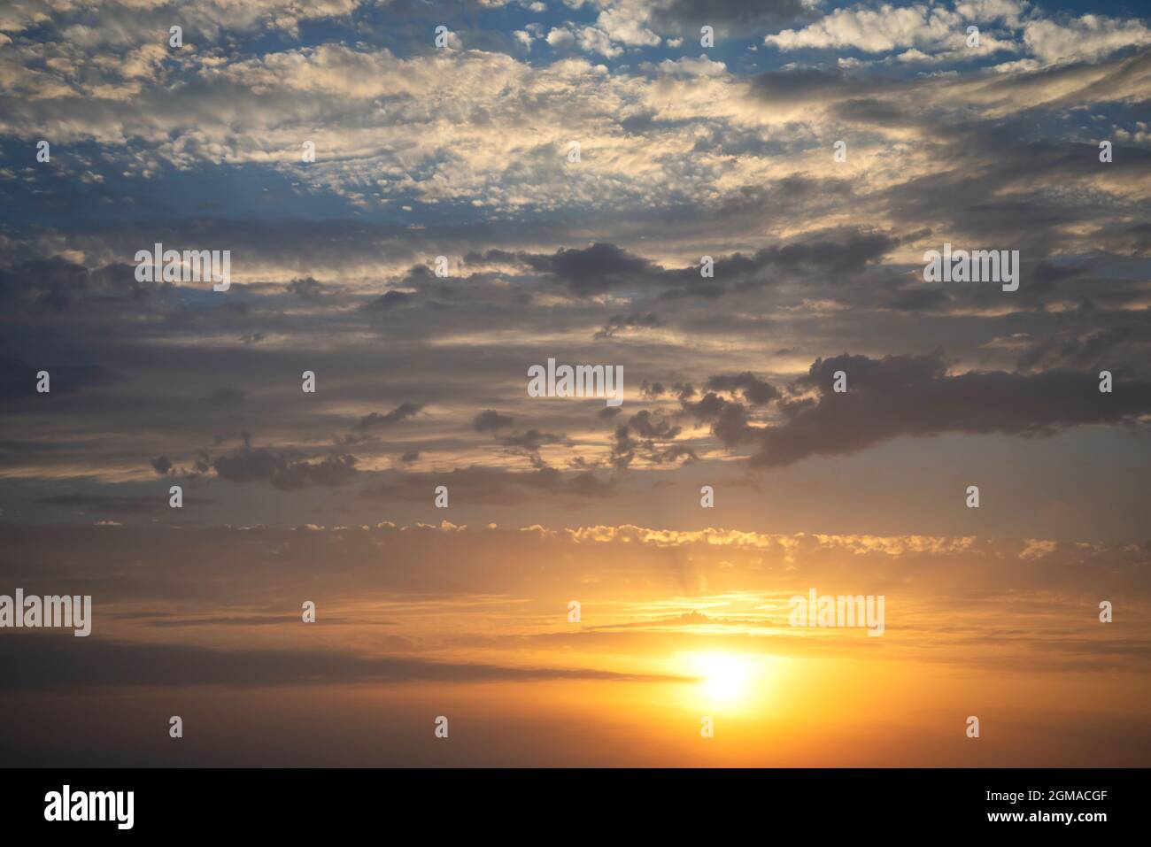 Gentle sunset clouds hi-res stock photography and images - Alamy