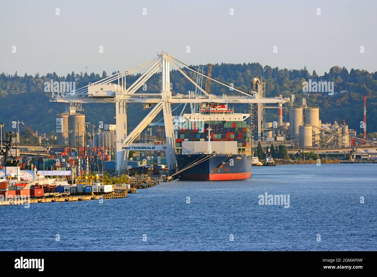 Cargo of cranes hi-res stock photography and images - Alamy