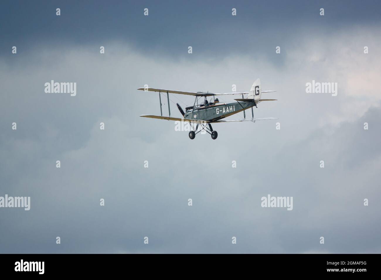 G-AAHI - a 1929 De Havilland DH-60G Gipsy Moth flying low and slow ...