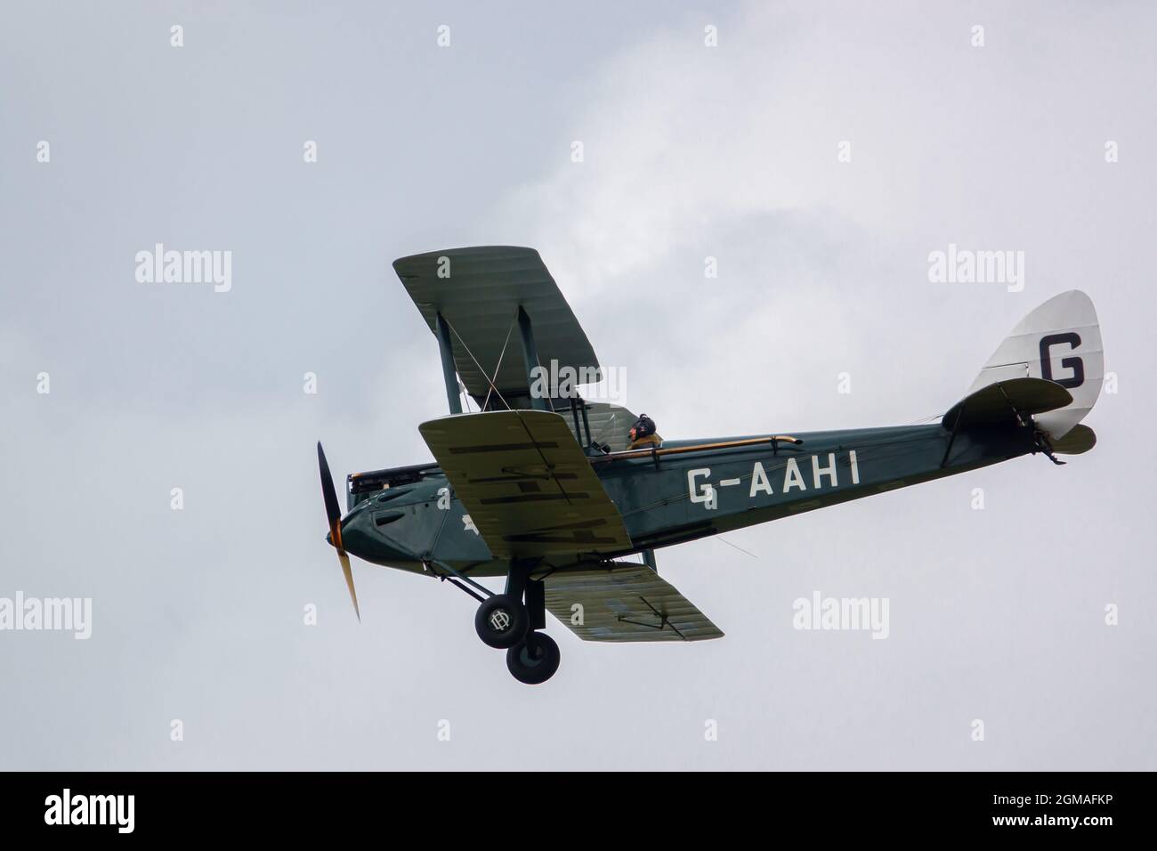 G-AAHI - a 1929 De Havilland DH-60G Gipsy Moth flying low and slow ...