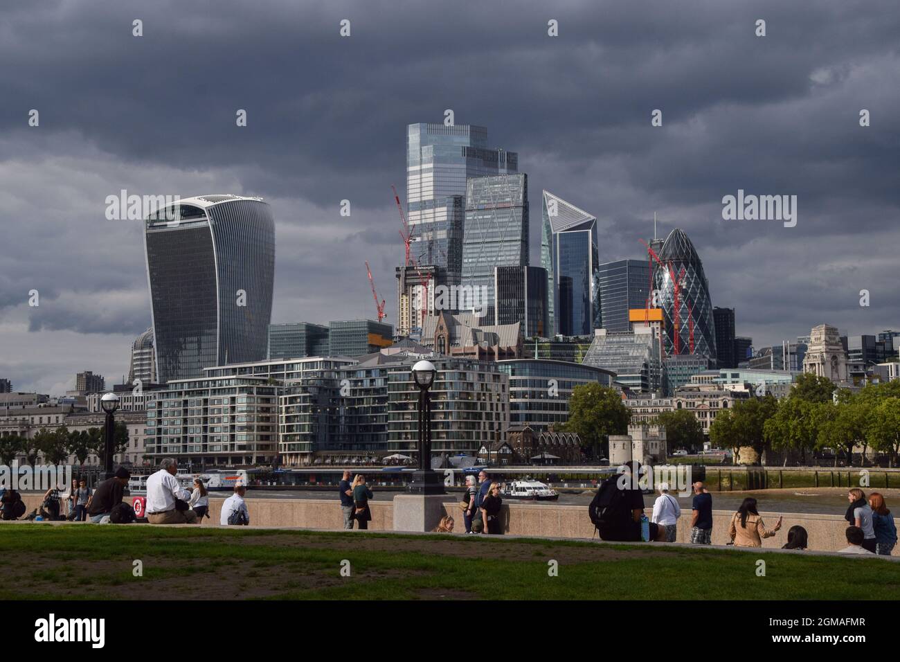 London, UK. 17th Sep, 2021. People relax on the Queen's Walk promenade ...
