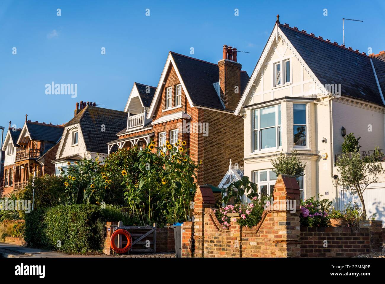 Residential houses along Kingston riverside, Kingston-upon-Thames ...