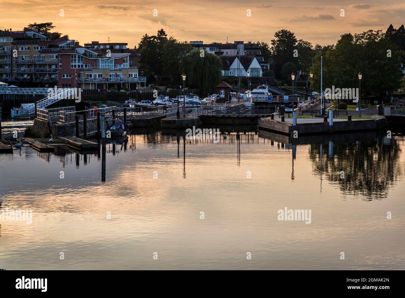 Teddington richmond upon thames london england hi-res stock photography ...