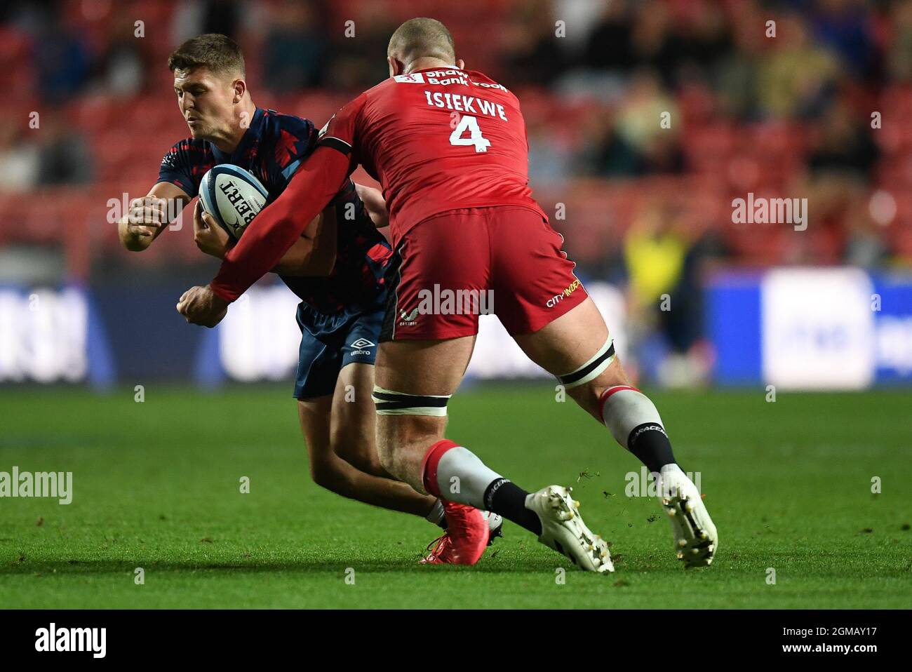 Callum Sheedy of Bristol Bears, takes on Nick Isiekwe of Saracens Stock ...