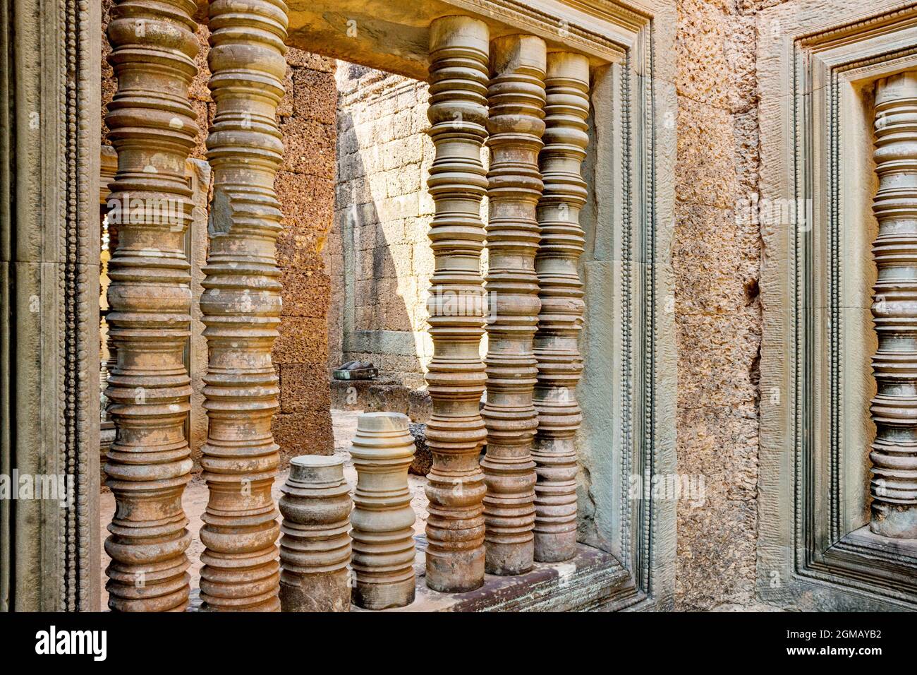 old ruins of Banteay Samre temple in Angkor city, Cambodia Stock Photo ...